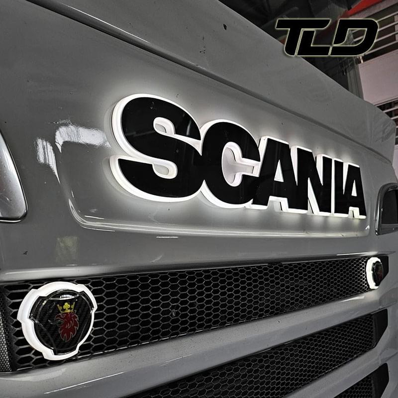 LED Backlit Grille Emblems Carbon Effect Suitable For Scania